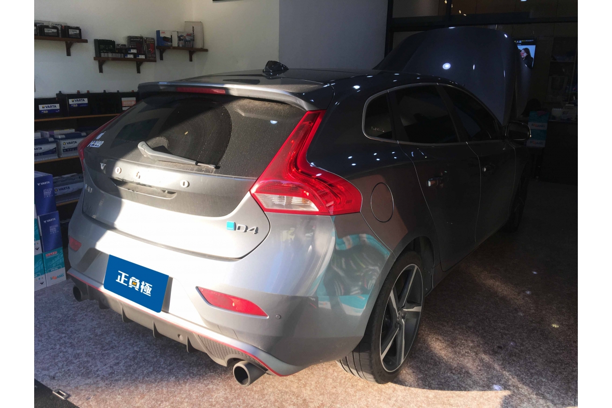 【台北】VOLVO富豪 V40 D4 柴油版 2015年 Auxiliary battery輔助小電池 原廠 VOLVO AGM 10AH ...